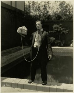 35 Downright Confusing and Creepy Images From The Past That Will Send ...