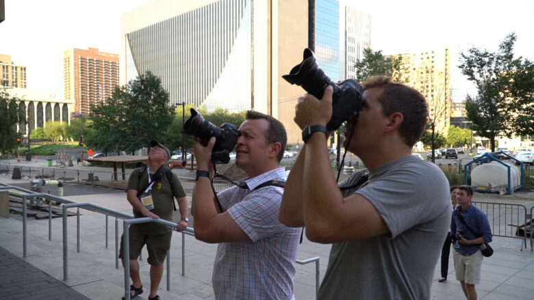 Presenting Your Photos After a Photo Walk - 2024 Guide - Emlii