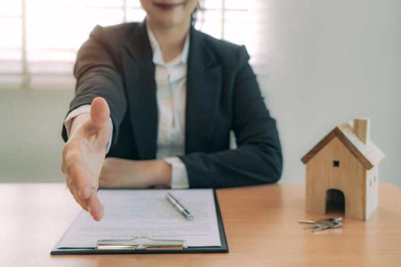 What You Need to Know About a Credit Broker- 2024 Guide - Emlii