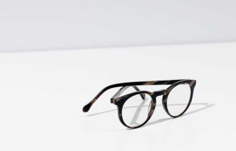 Finding the Perfect Fit: Best Glasses Styles for Small Faces - Emlii